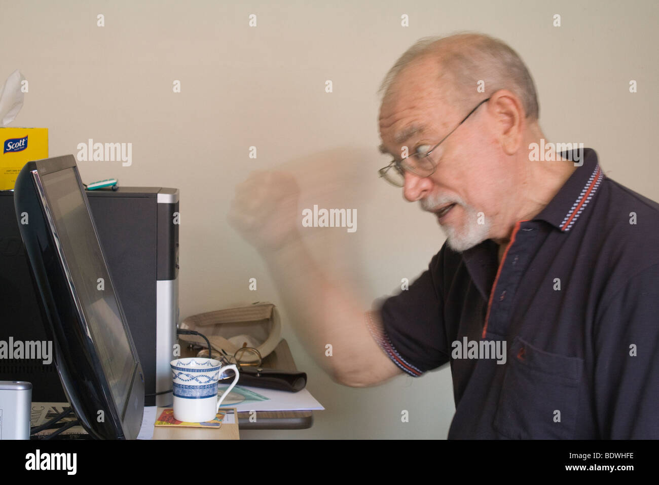 Man smashing computer with hammer hi-res stock photography and images ...