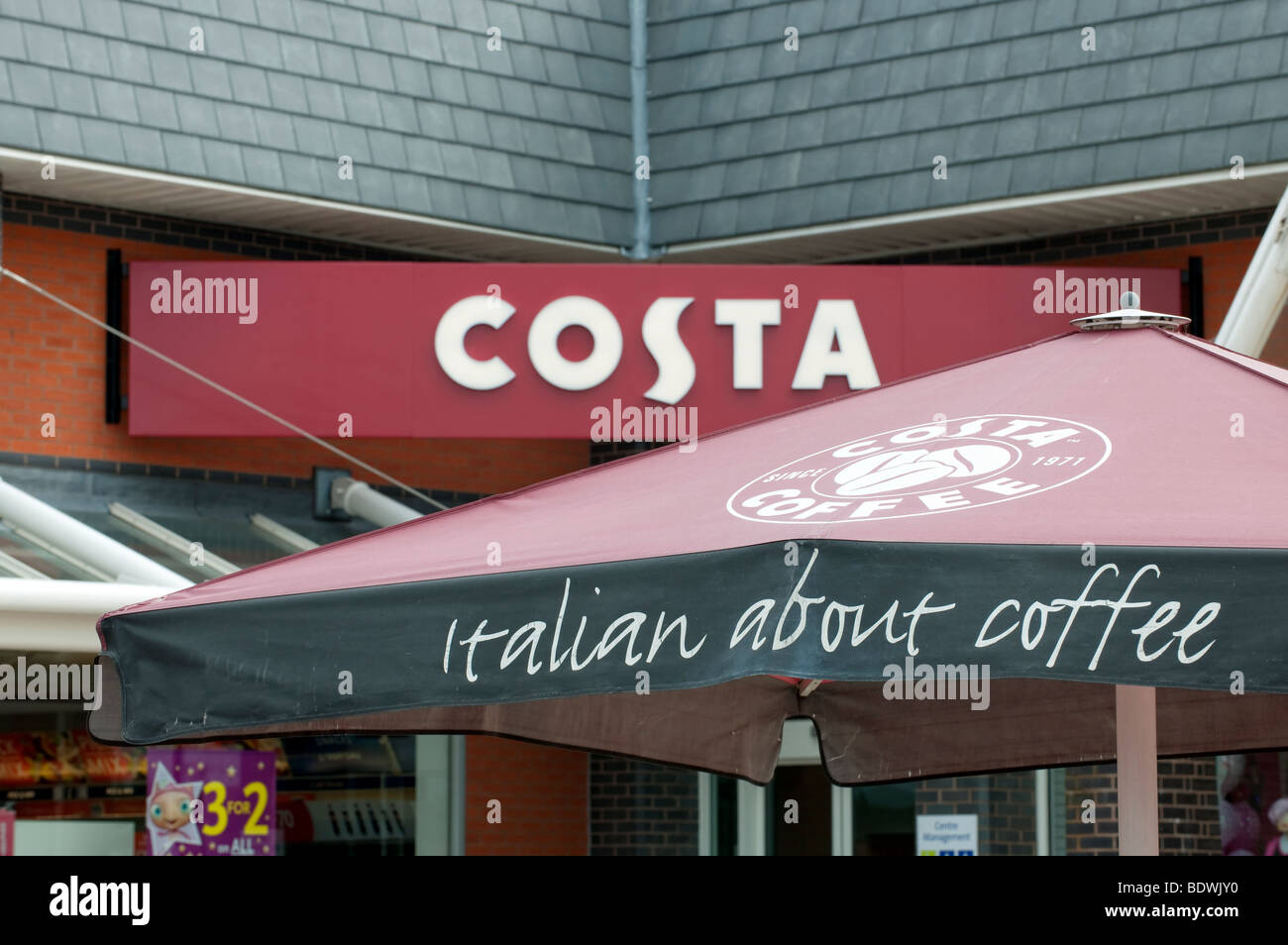 The front of a Costa Coffee shop Stock Photo - Alamy
