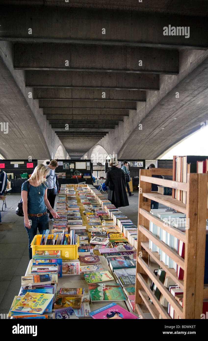 Underside of bridge hi-res stock photography and images - Alamy