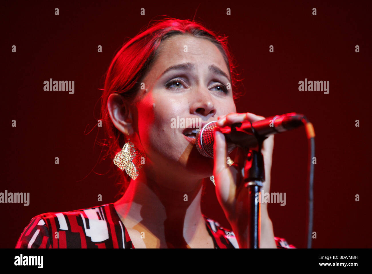 China forbes singing hi-res stock photography and images - Alamy