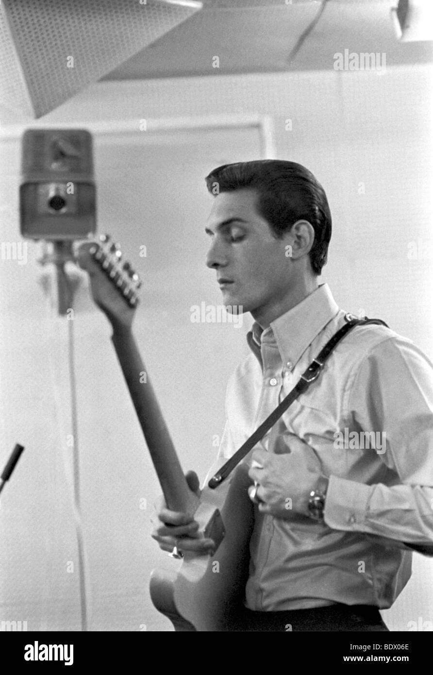 Mgs hi-res stock photography and images - Alamy