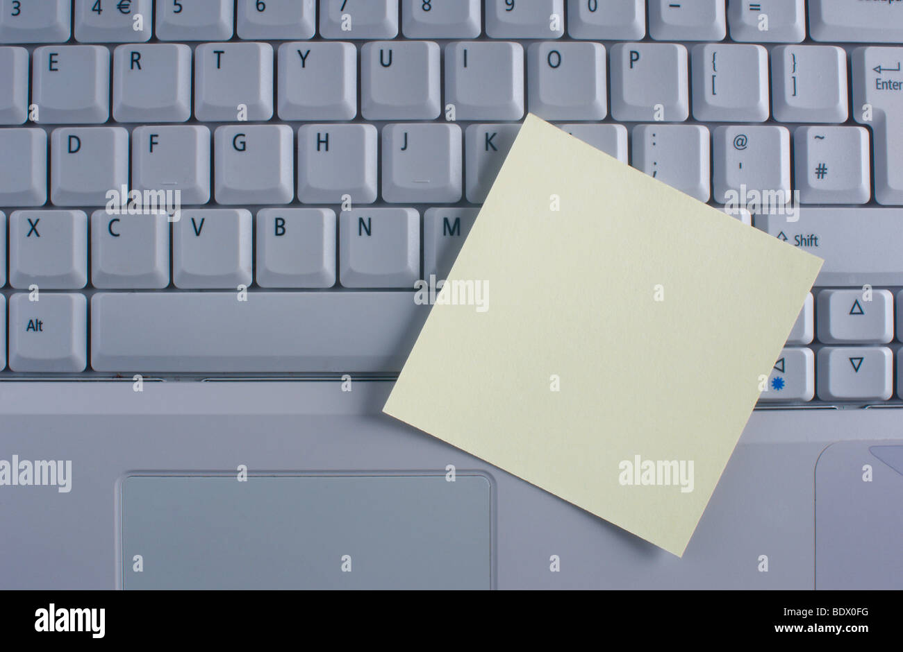 Blank post it note hi-res stock photography and images - Alamy