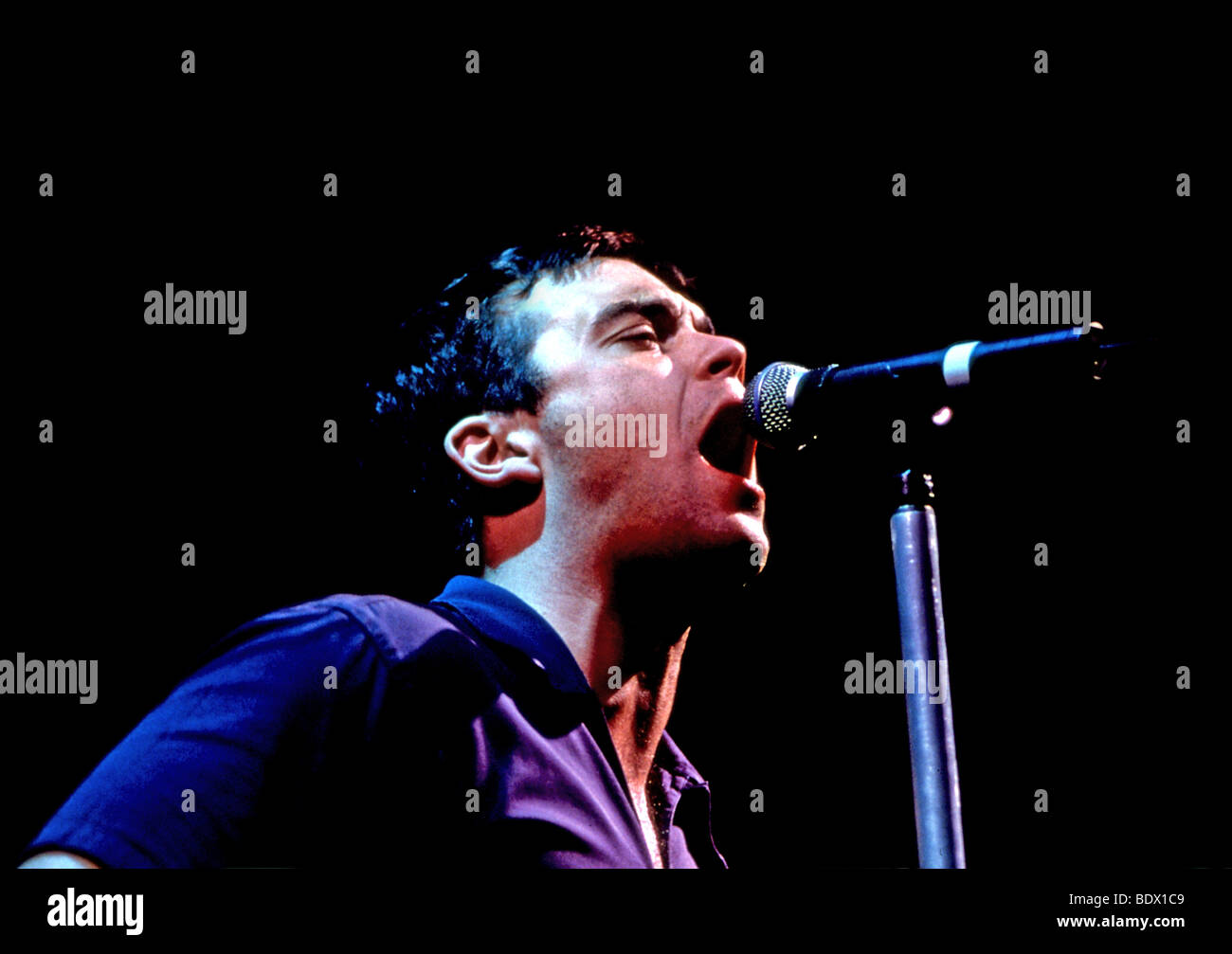 ROBBIE WILLIAMS - UK pop singer in 1999 Stock Photo - Alamy