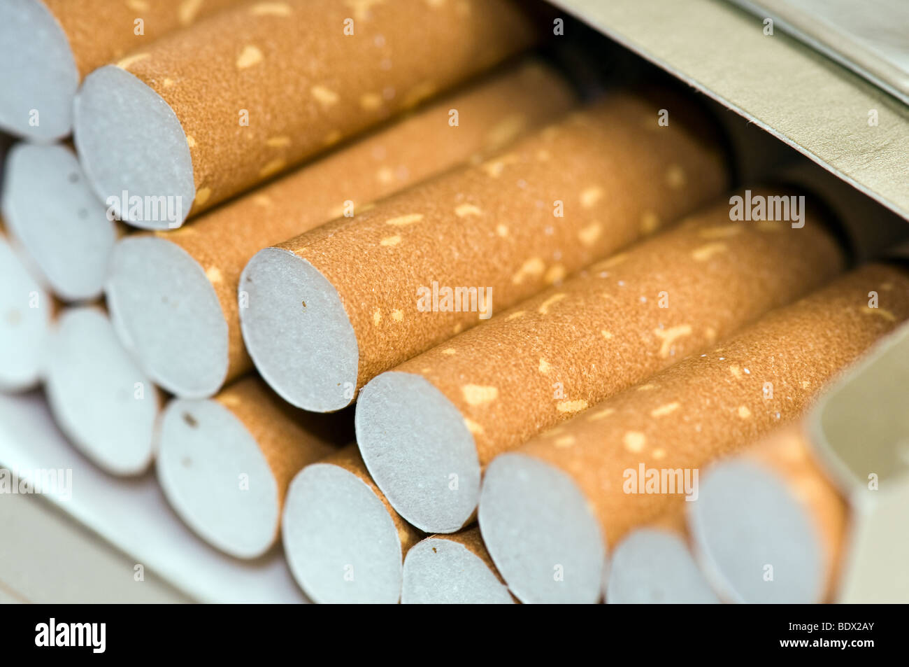 open cigarette box close up Stock Photo - Alamy