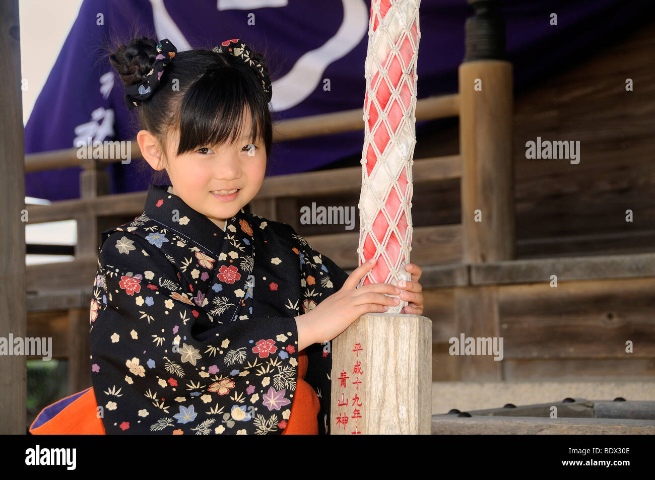 Kids ringing bell japan hi-res stock photography and images - Alamy