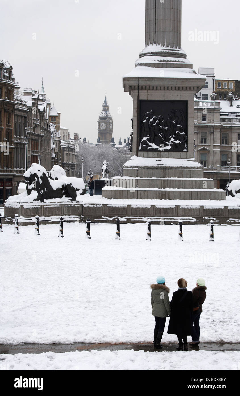 LONDON: TRAFALGAR SQUARE IN THE SNOW Stock Photo - Alamy