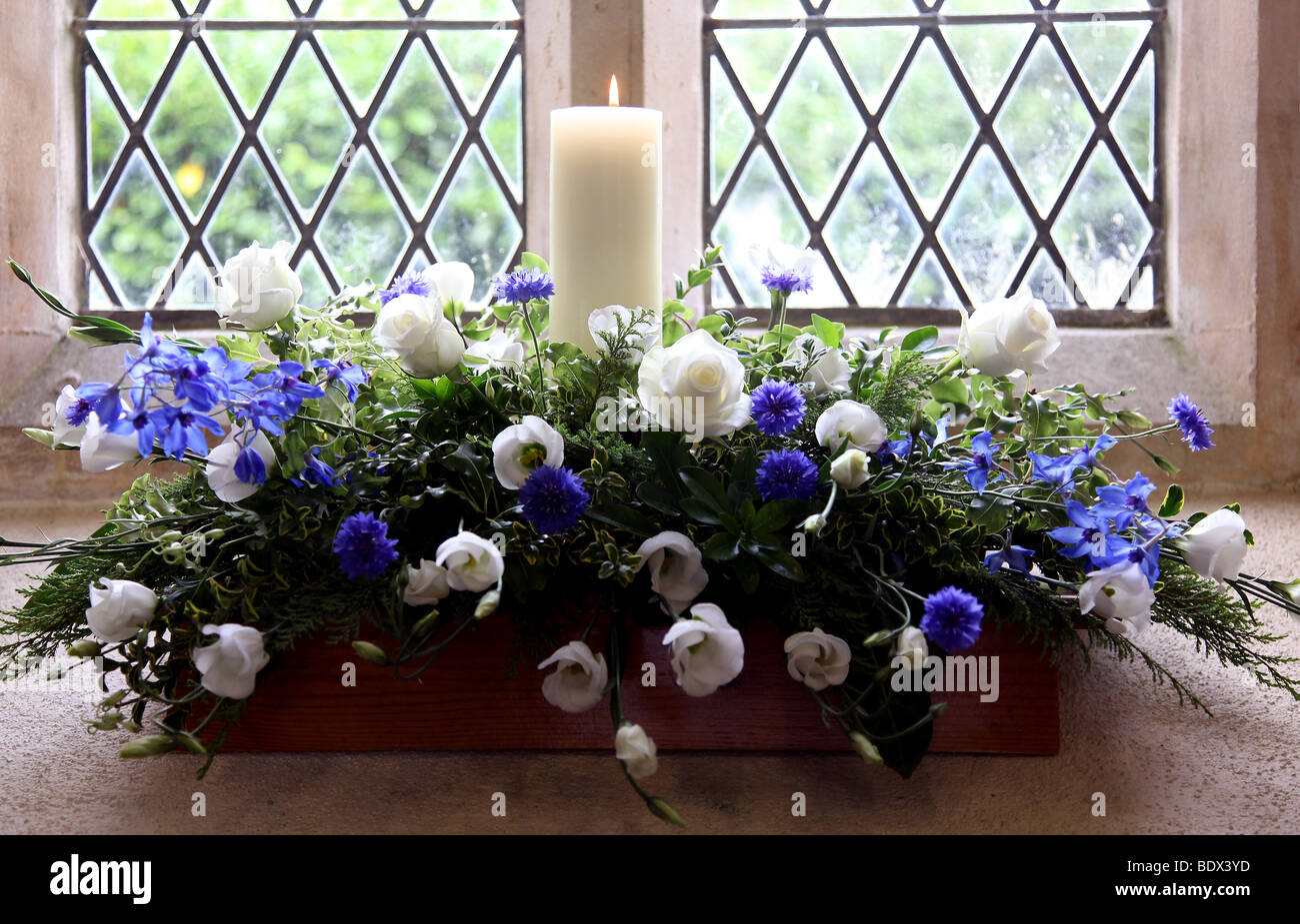 Generic flower hi-res stock photography and images - Alamy