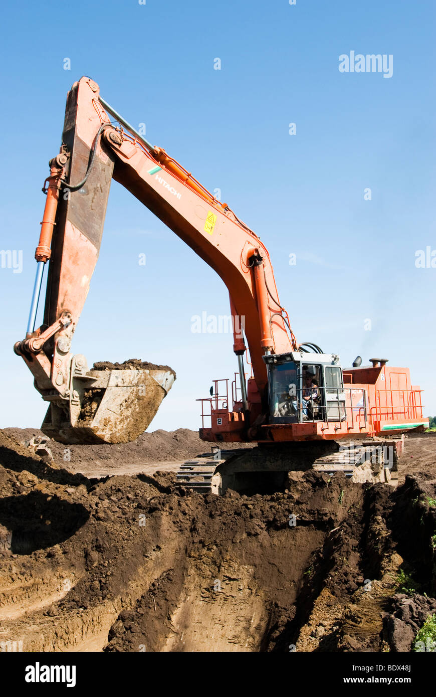 Excavator digging trench pipeline hi-res stock photography and images ...