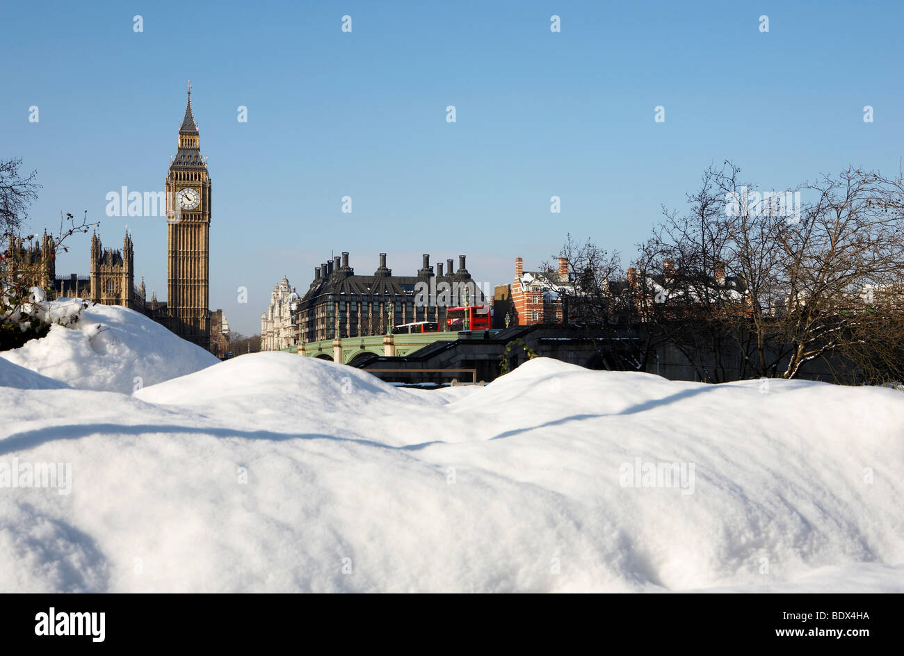 London snow scene westminster hi-res stock photography and images - Alamy