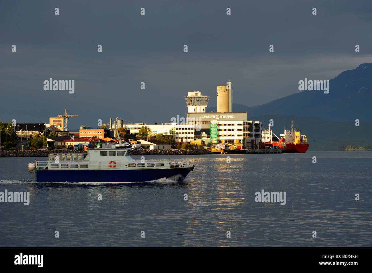 Molde industrial hi-res stock photography and images - Alamy
