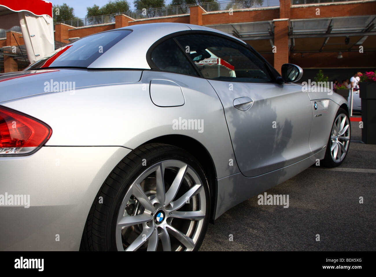 Silver car top view hi-res stock photography and images - Alamy