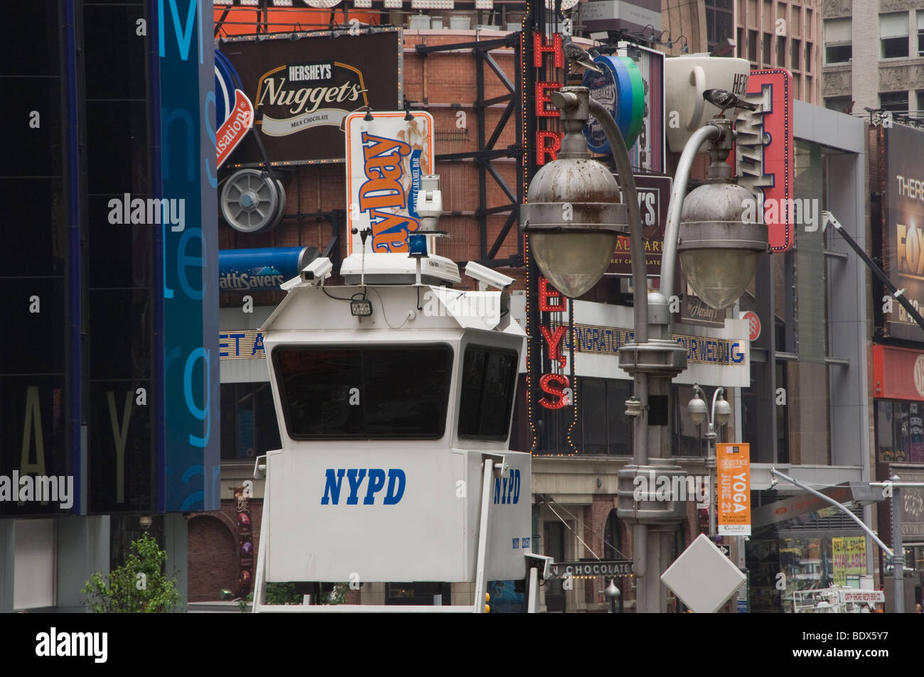 Times square police box hi-res stock photography and images - Alamy