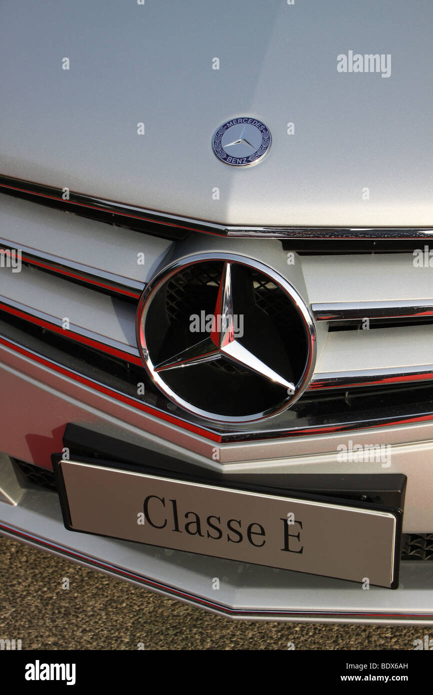 Front of a silver Mercedes Class E Stock Photo - Alamy