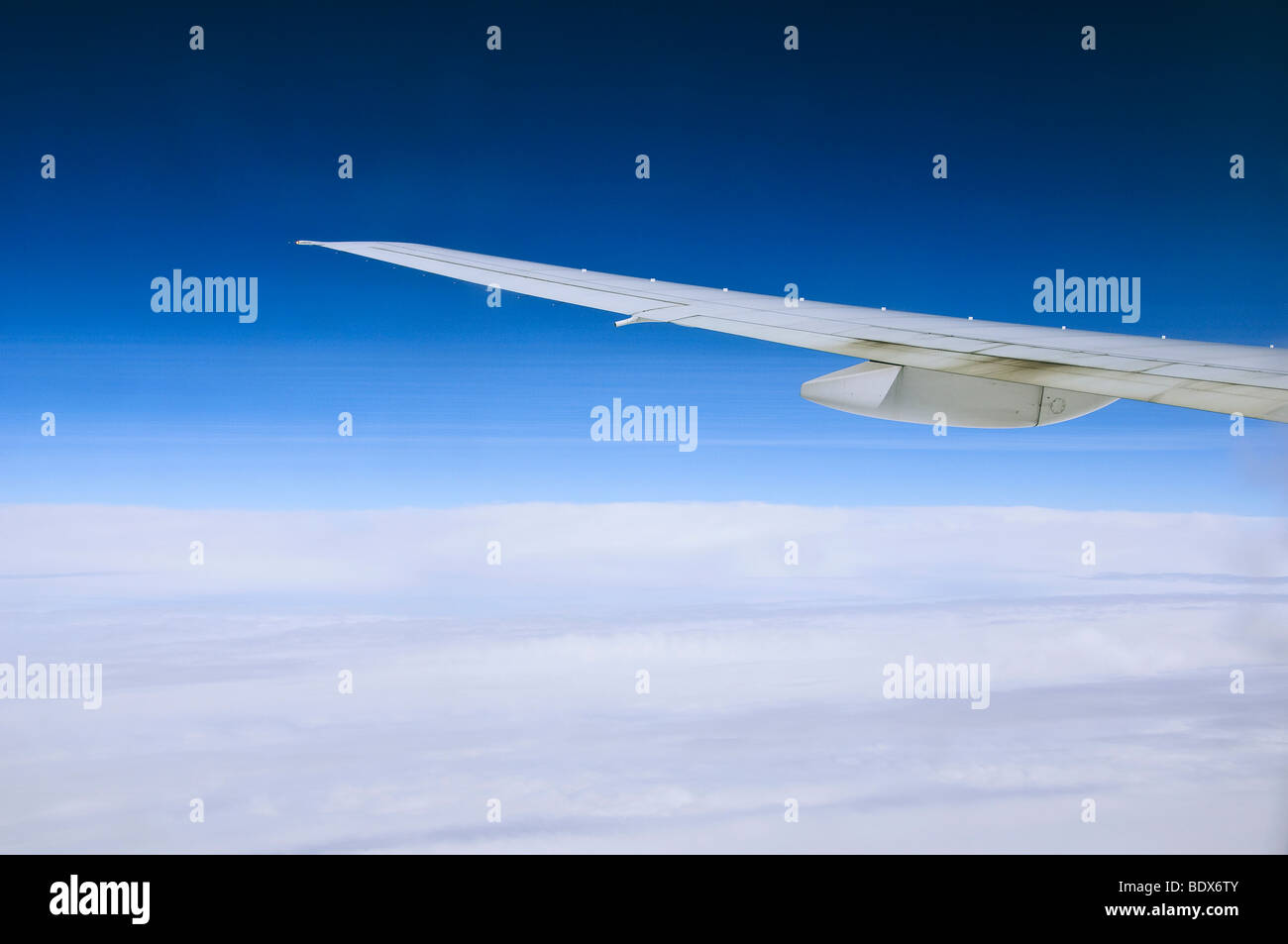 airplane wing in flight Stock Photo - Alamy