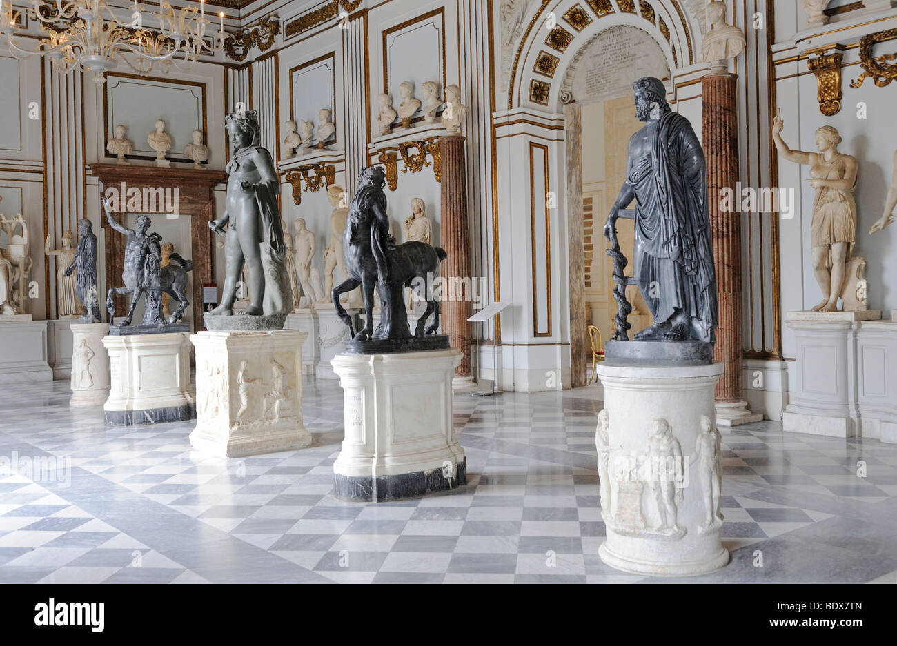 Statues sculptures hi-res stock photography and images - Alamy