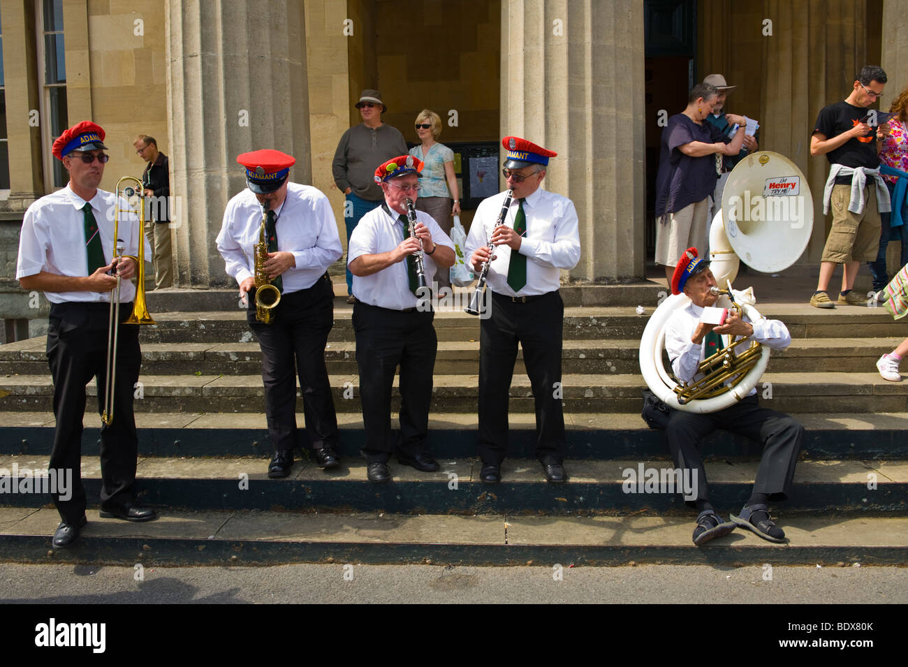 Parade walking hi-res stock photography and images - Alamy