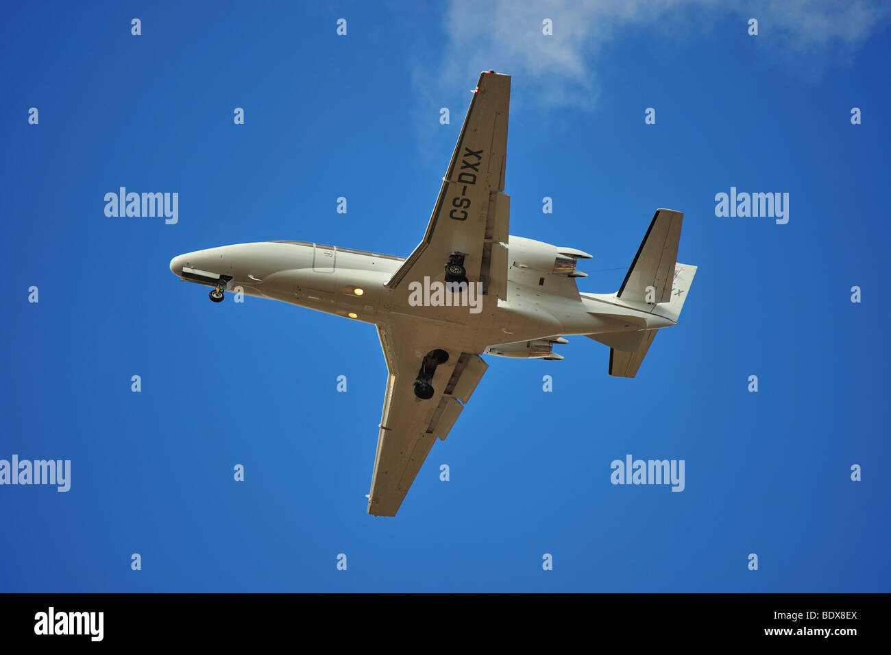Aircraft flying overhead Stock Photo - Alamy