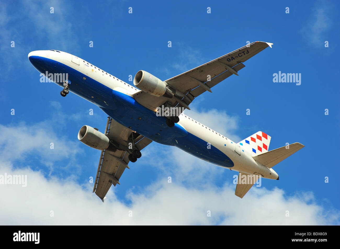 Aircraft flying overhead Stock Photo - Alamy