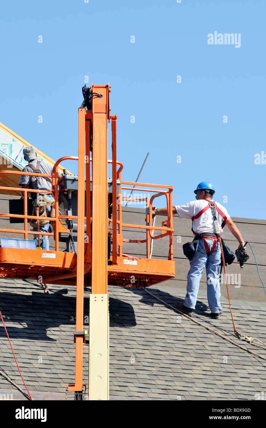 Putting a roof hi-res stock photography and images - Alamy