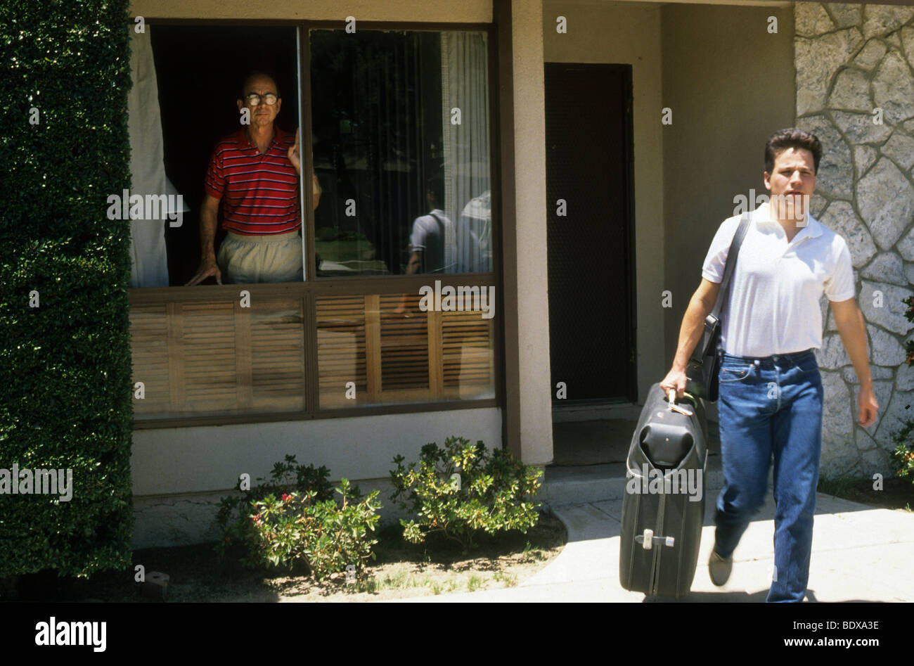 Sad goodbye hi-res stock photography and images - Alamy