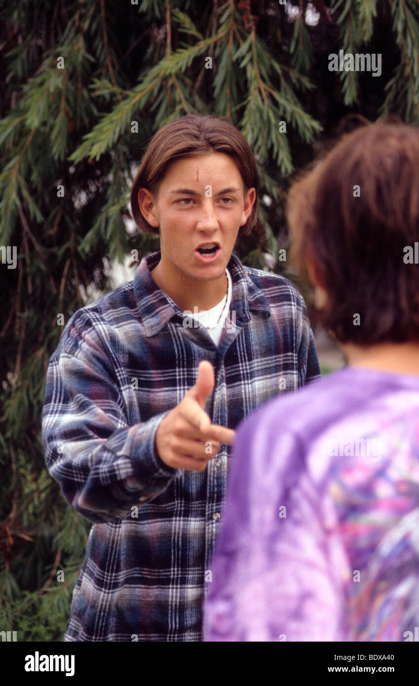 disagree facial expression body language frown argue emotion express ...