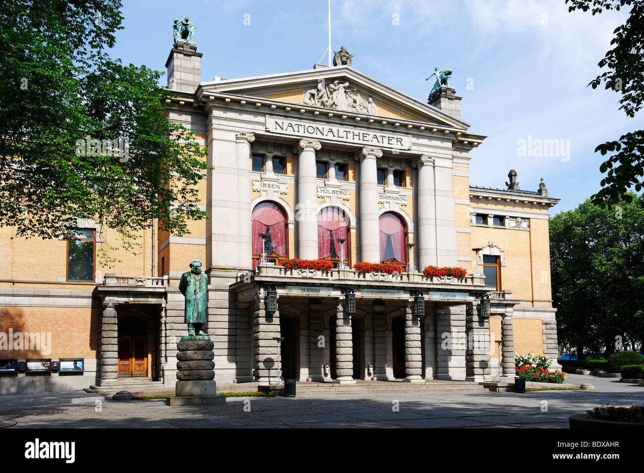 Oslo norway national theatre hi-res stock photography and images - Alamy