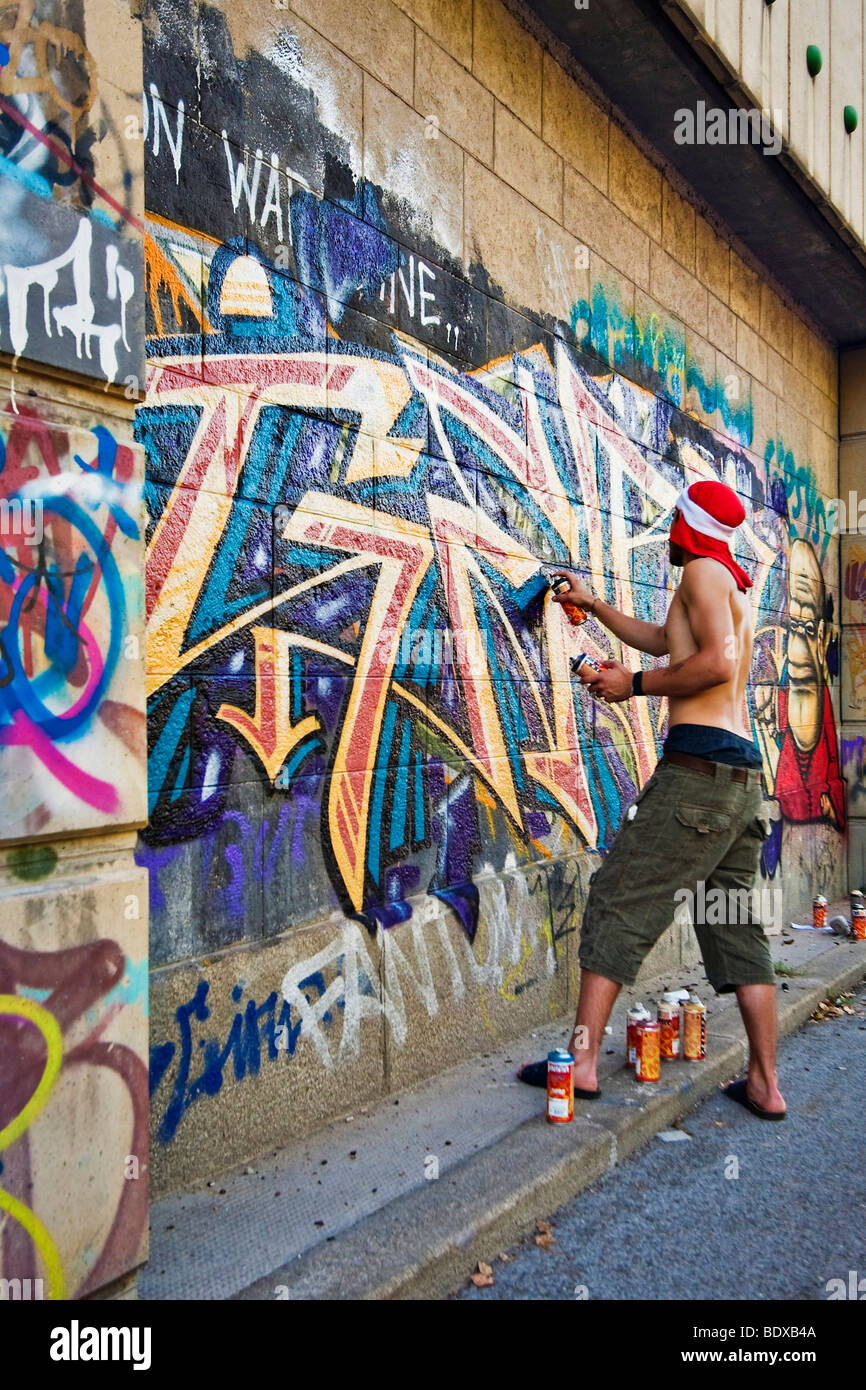 Graffiti sprayer in Vienna, Austria, Europe Stock Photo - Alamy