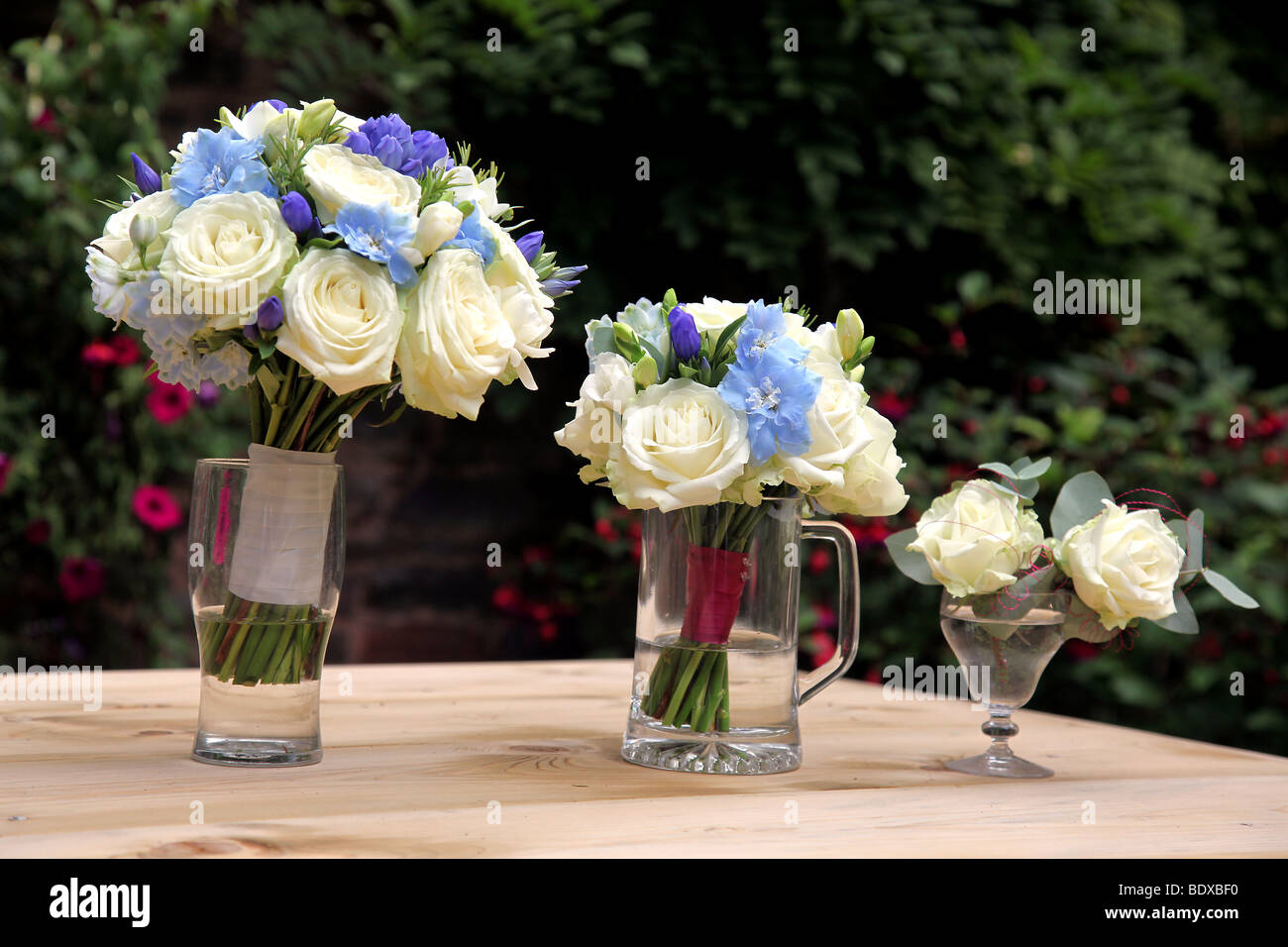 Generic flower hi-res stock photography and images - Alamy