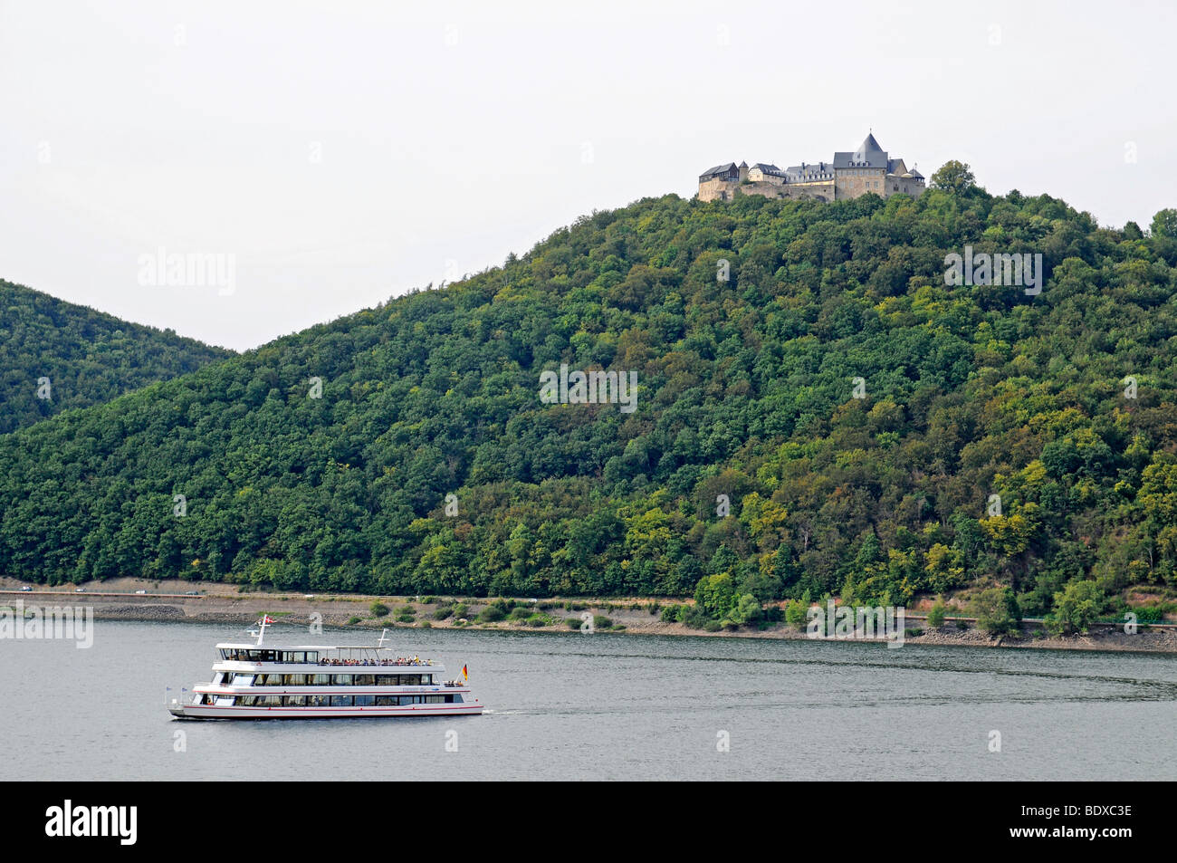 Excursion boat, palace, castle, Edersee lake, Eder reservoir, Waldeck ...