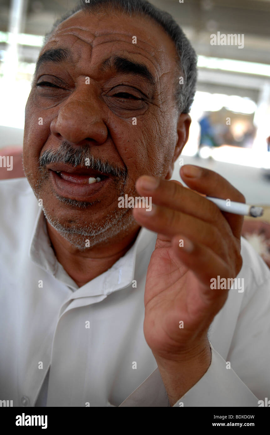 Toothless grin old man hi-res stock photography and images - Alamy