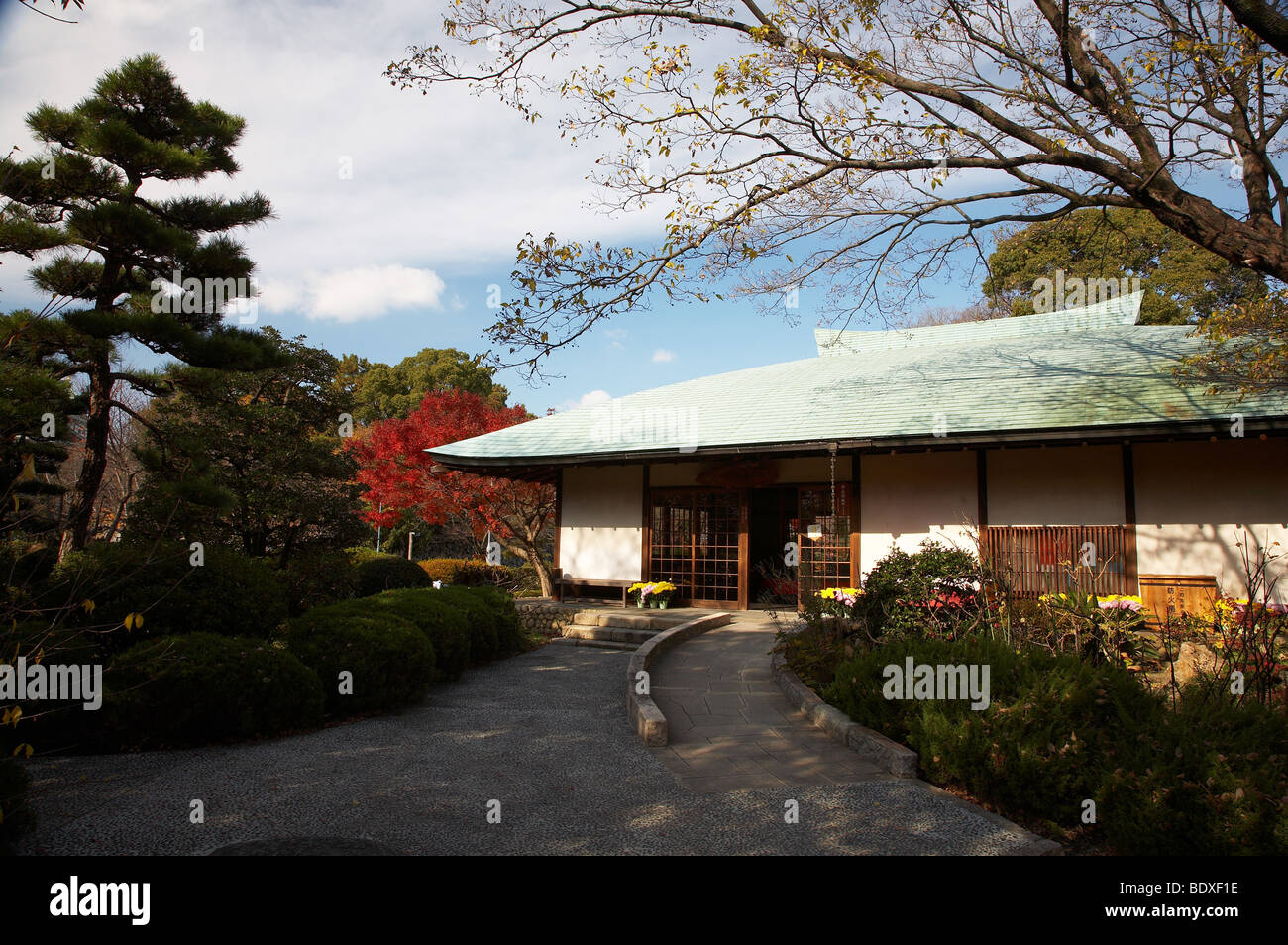 Red japanese tea house hi-res stock photography and images - Alamy