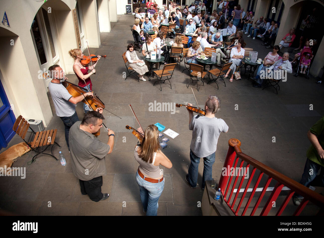 Classical busking hi-res stock photography and images - Alamy