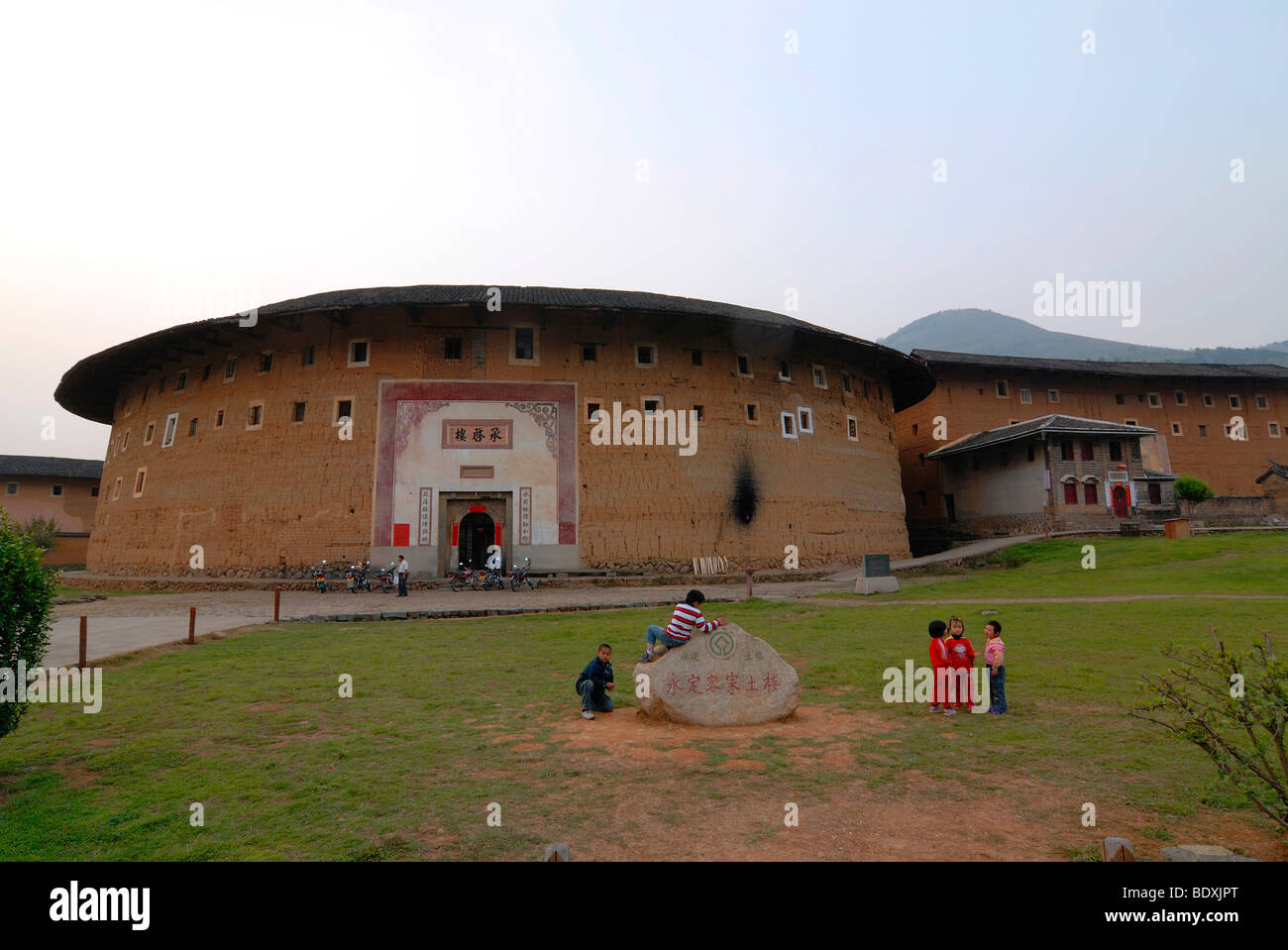 Round houses in Yongding and Hukeng, adobe round houses, Chinese: Tulou ...