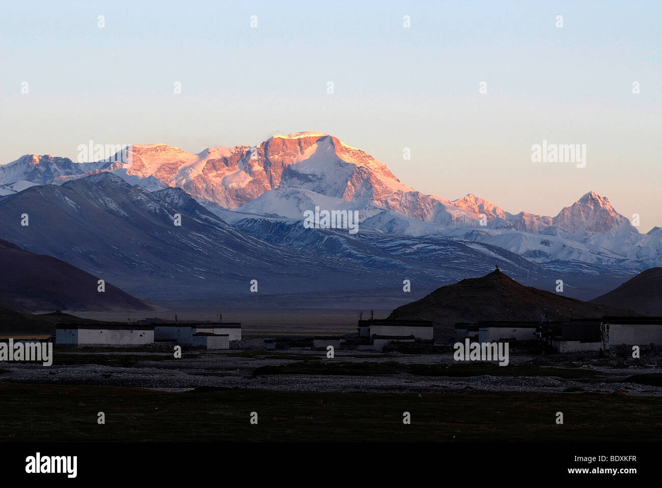 Dusk, sunset in front of the snowy mountain range Cho Oyo, 8112 m, on ...
