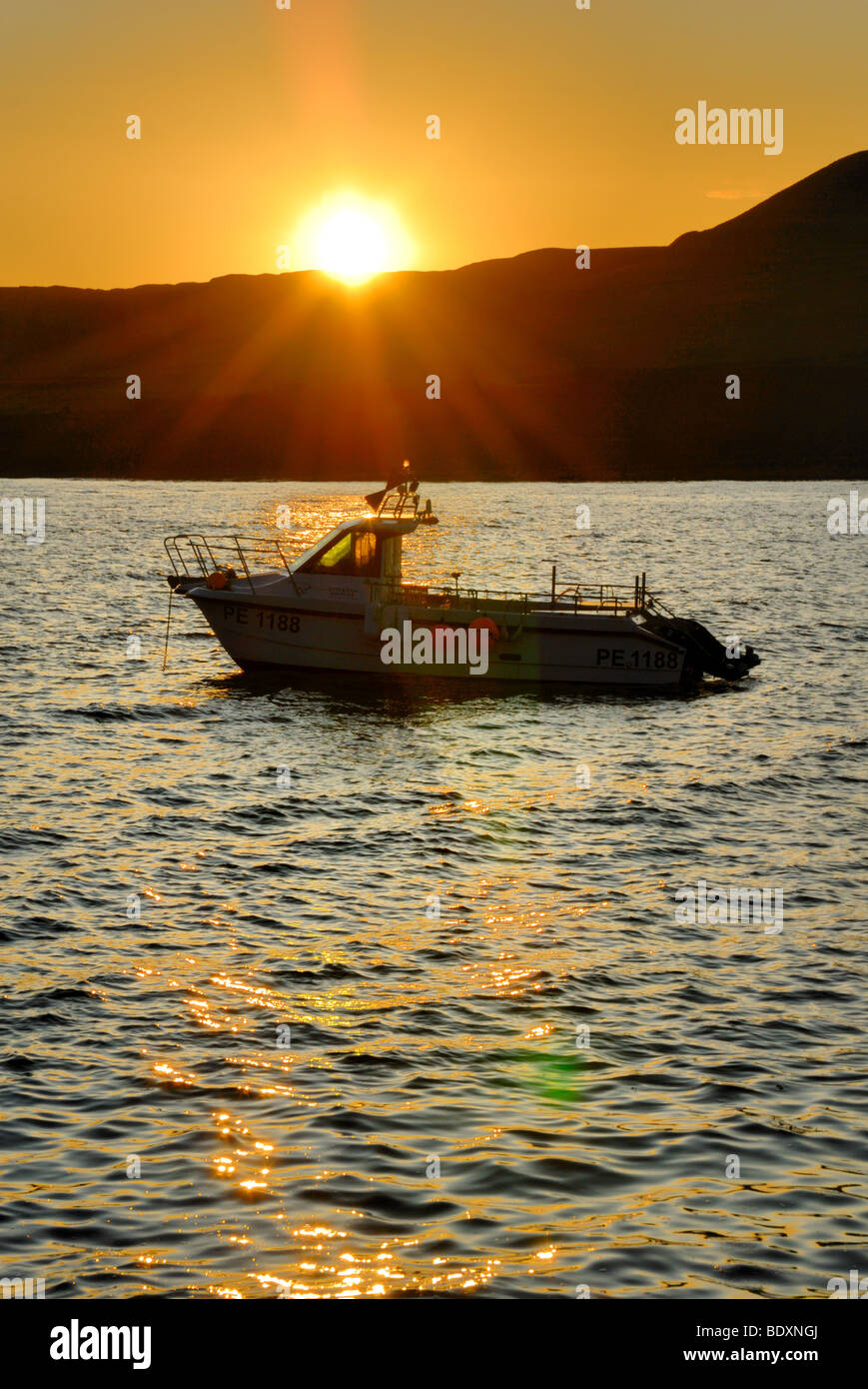 Sunset with small fishing boat Kimmeridge Bay Dorset Stock Photo - Alamy