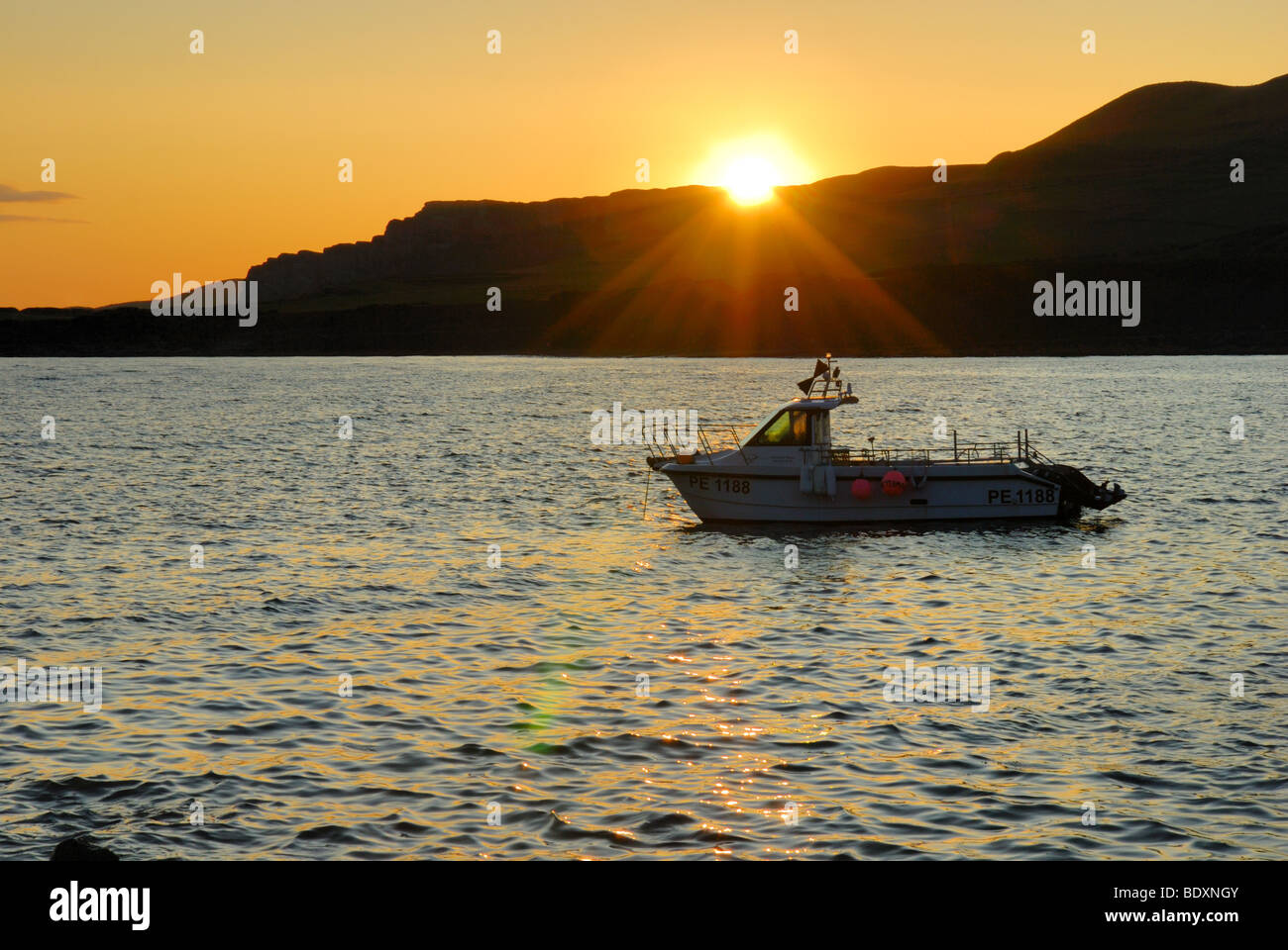 Sunset with small fishing boat Kimmeridge Bay Dorset Stock Photo - Alamy