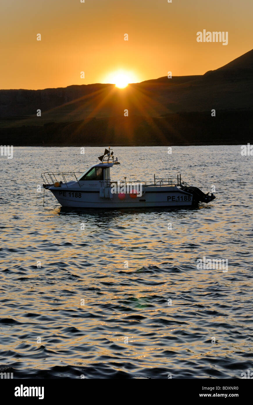 Sunset with small fishing boat Kimmeridge Bay Dorset Stock Photo - Alamy