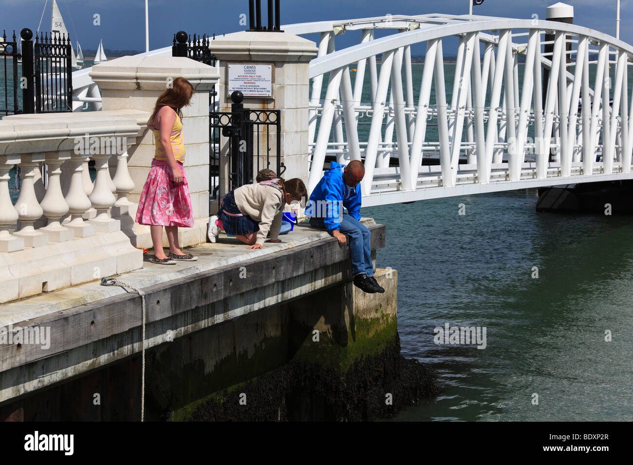 Catching blue crabs hi-res stock photography and images - Alamy