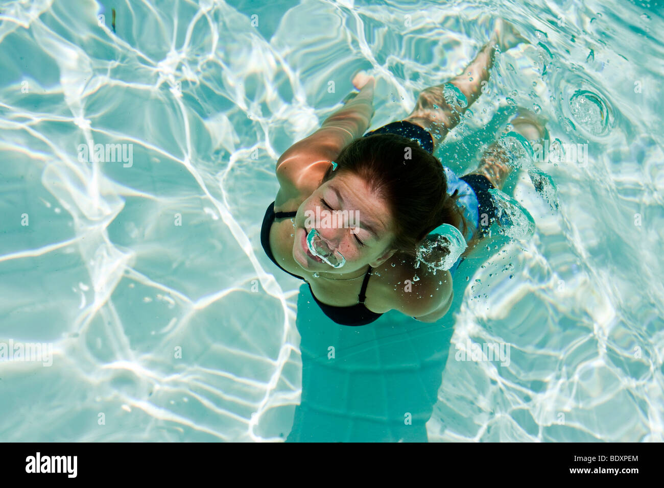 Women diving into a swimming pool hi-res stock photography and images ...