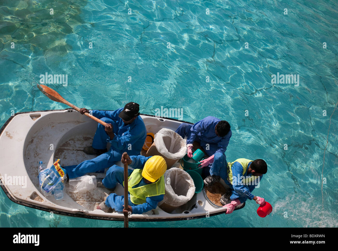 Dubai construction workers hi-res stock photography and images - Alamy