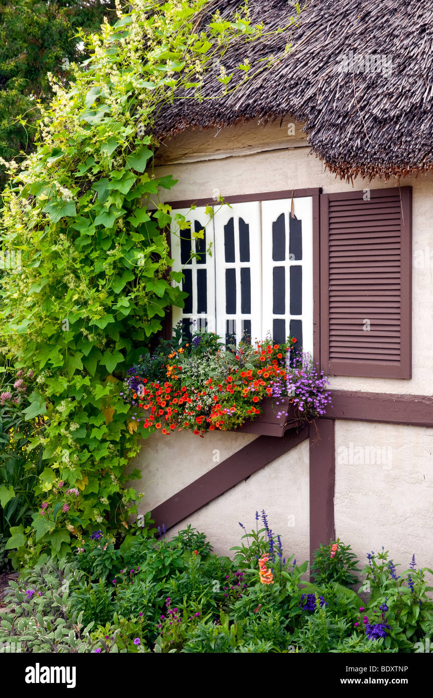 Cottage park hi-res stock photography and images - Alamy