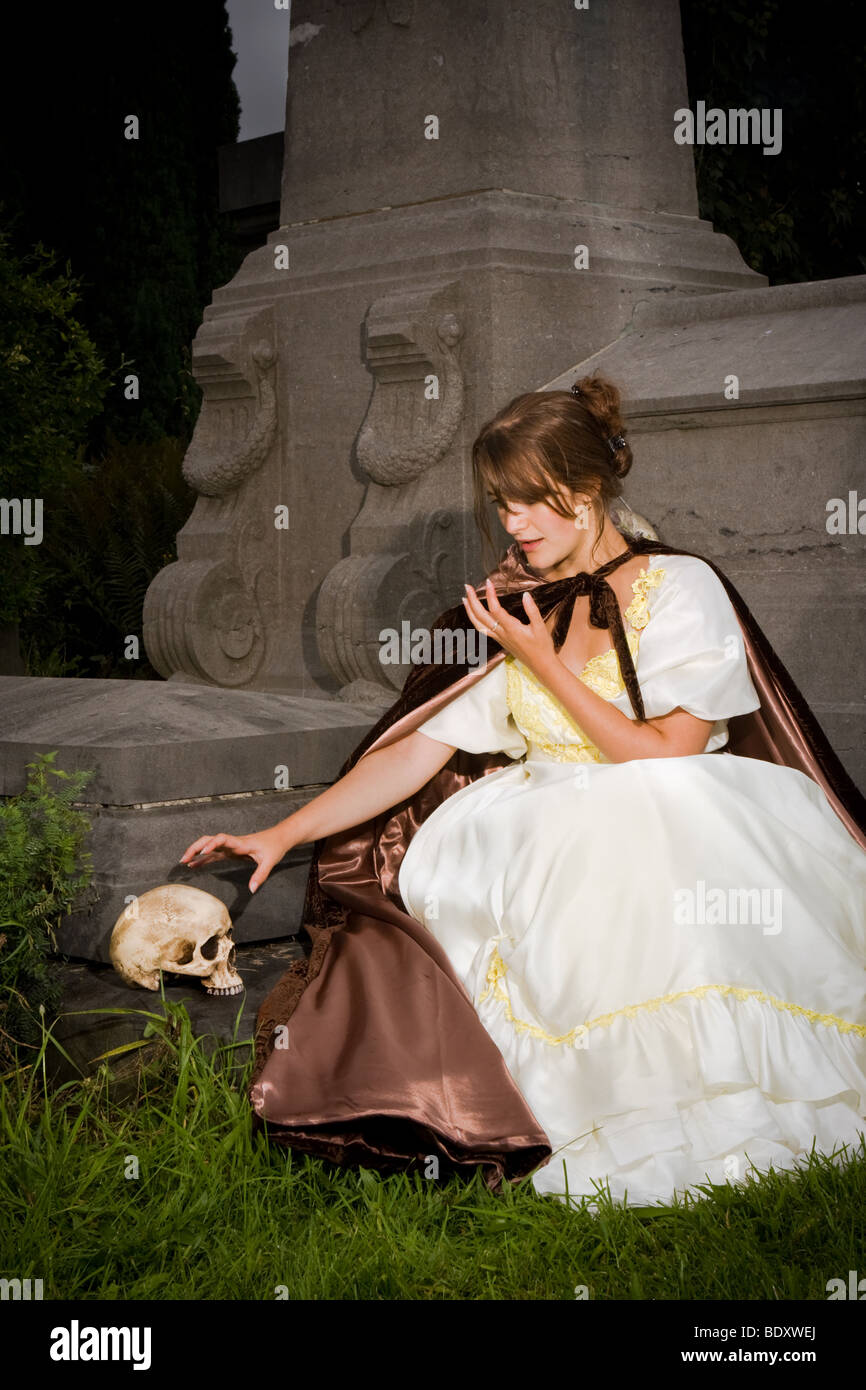 Victorian tombstone skull hi-res stock photography and images - Alamy