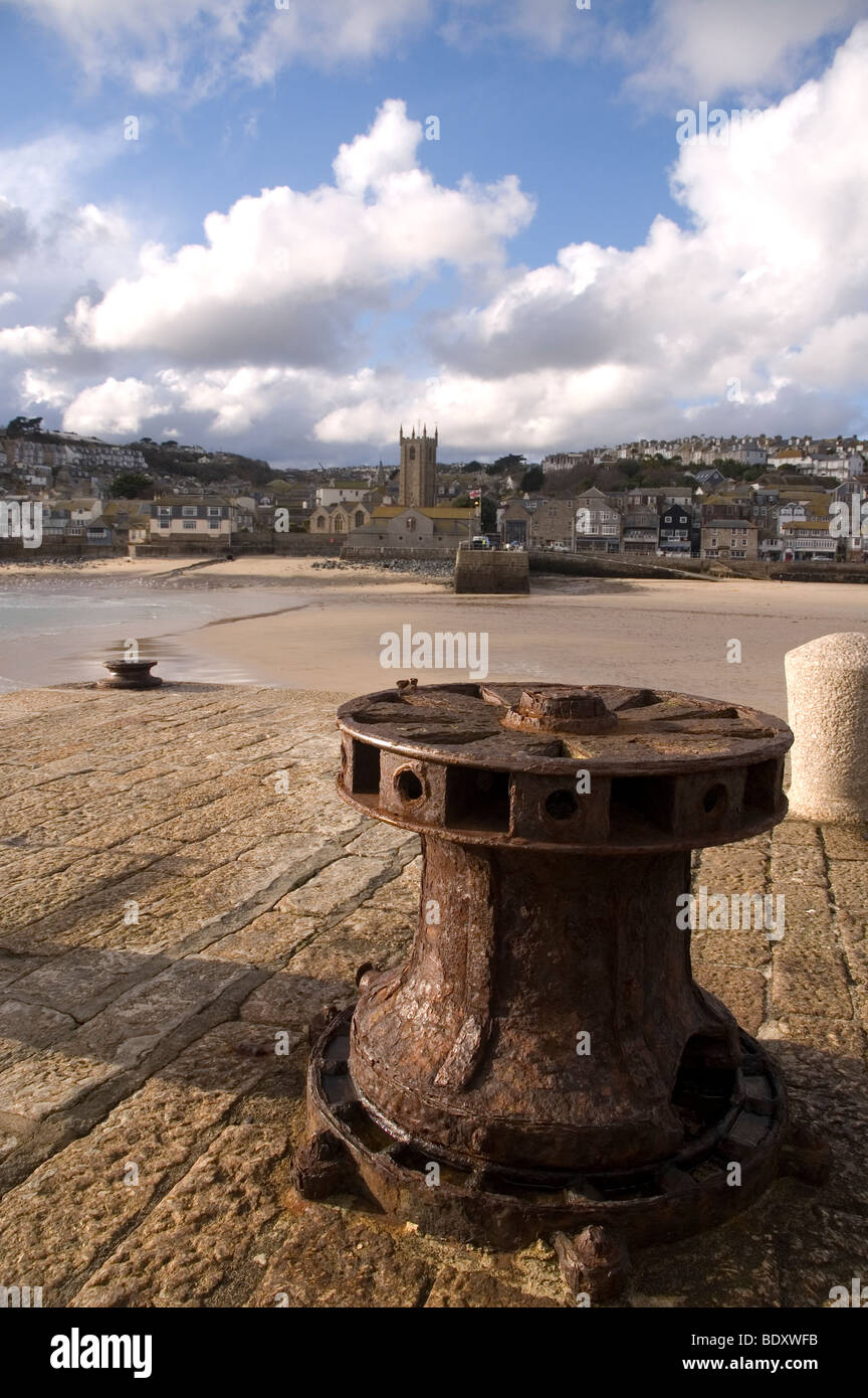 Cornwall wall sea hi-res stock photography and images - Alamy