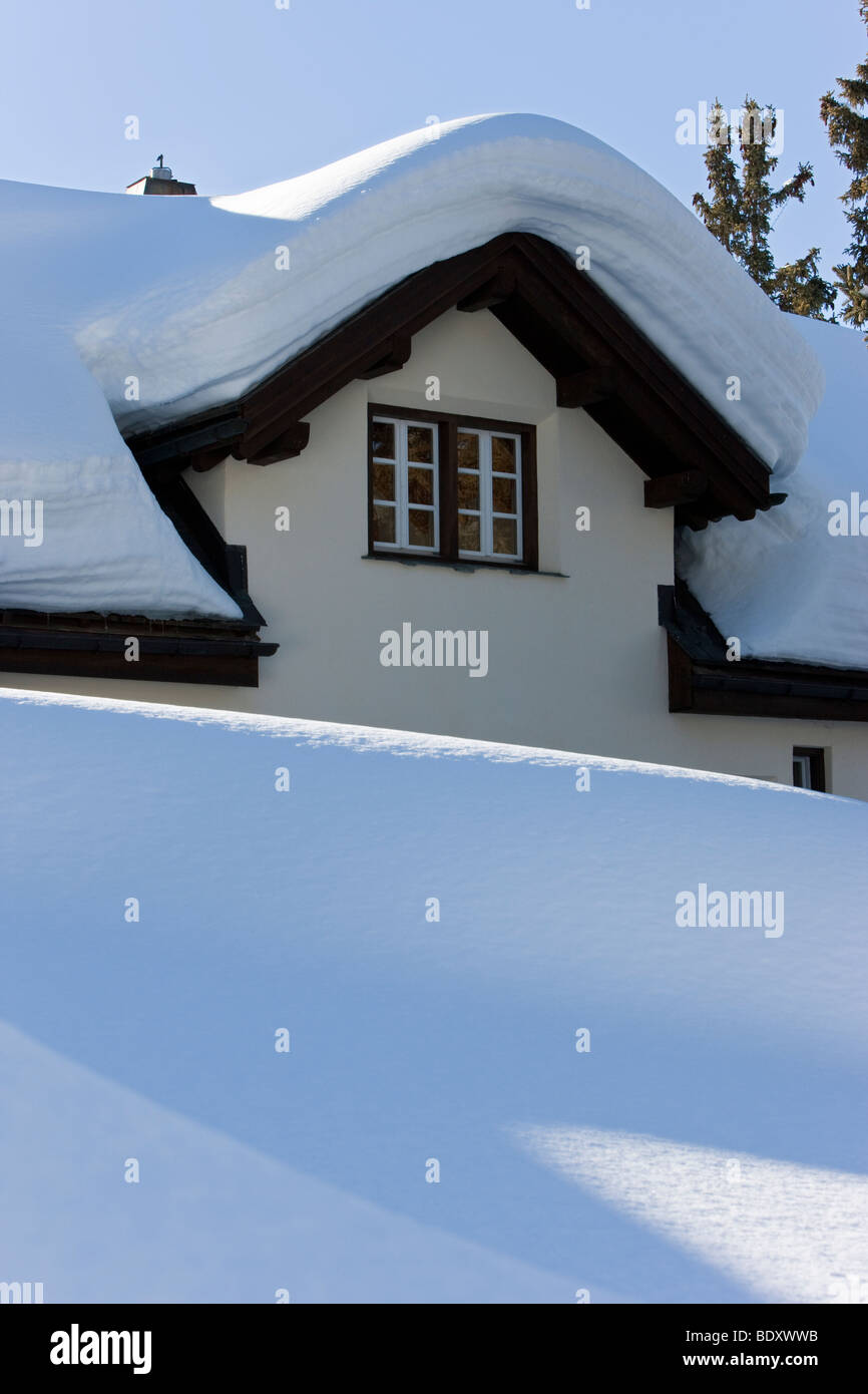 Deep snow house hi-res stock photography and images - Alamy