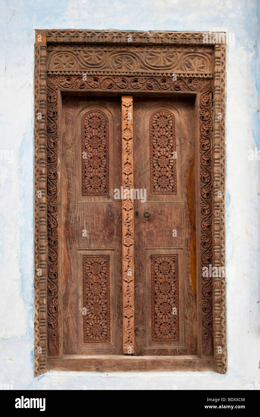 Zanzibar wood door hi-res stock photography and images - Alamy