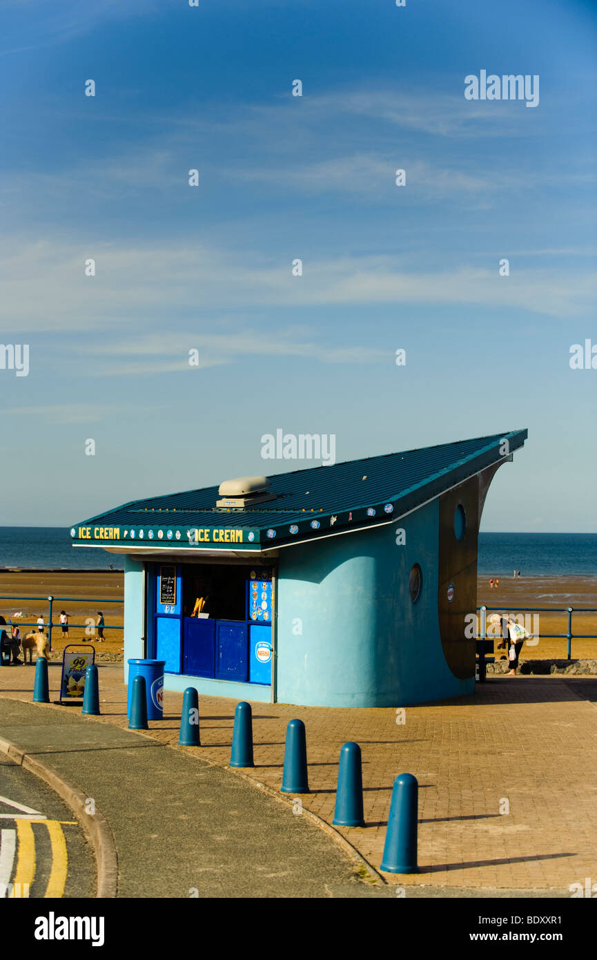 Ice cream parlour Benllech beach, Anglesey north wales, summer ...