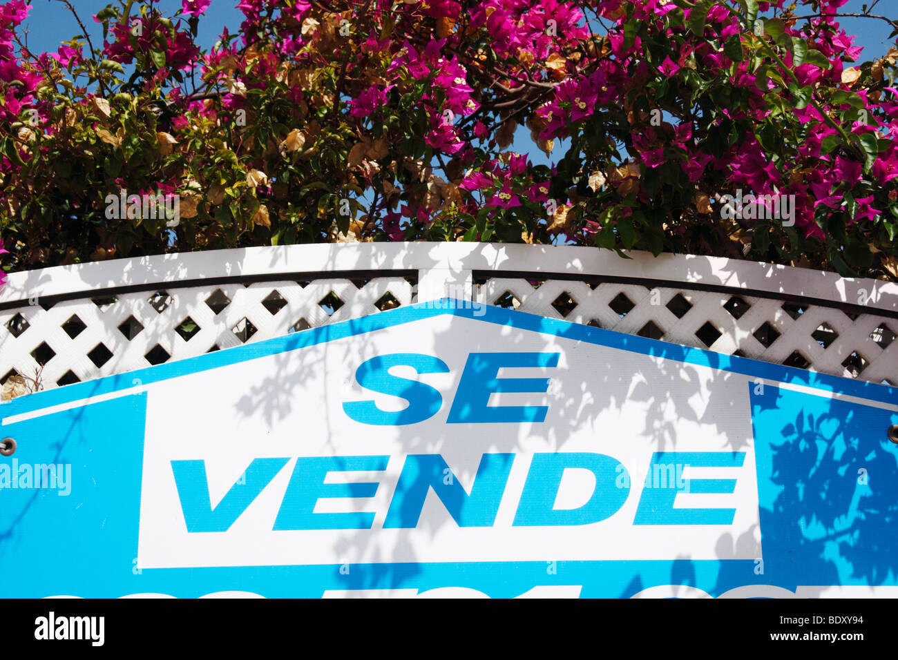 For sale sign in Spanish (se vende) outside large villa in Spain Stock ...
