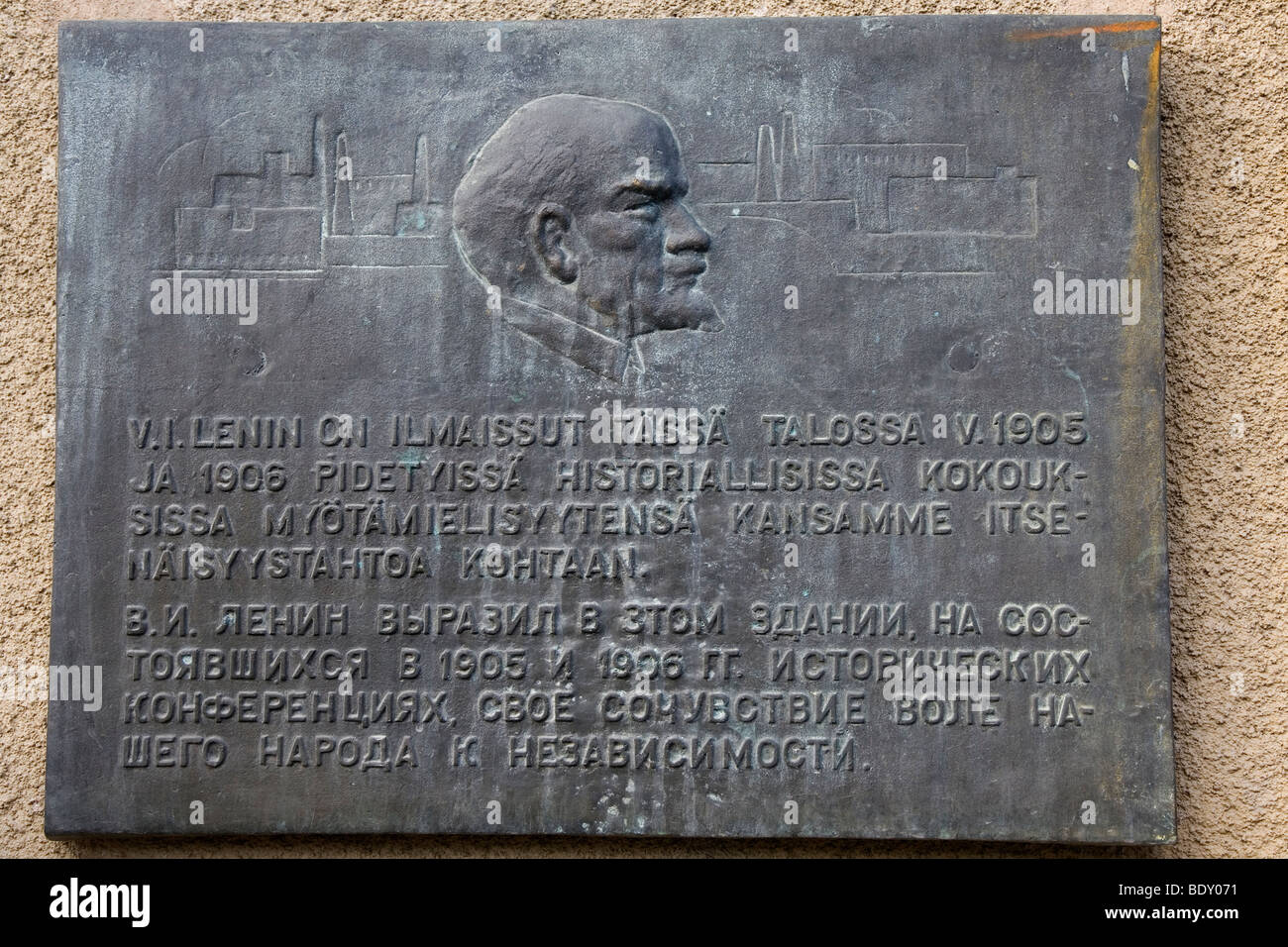 A plaque outside of the Lenin Museum in the city of Tampere, Finnland ...