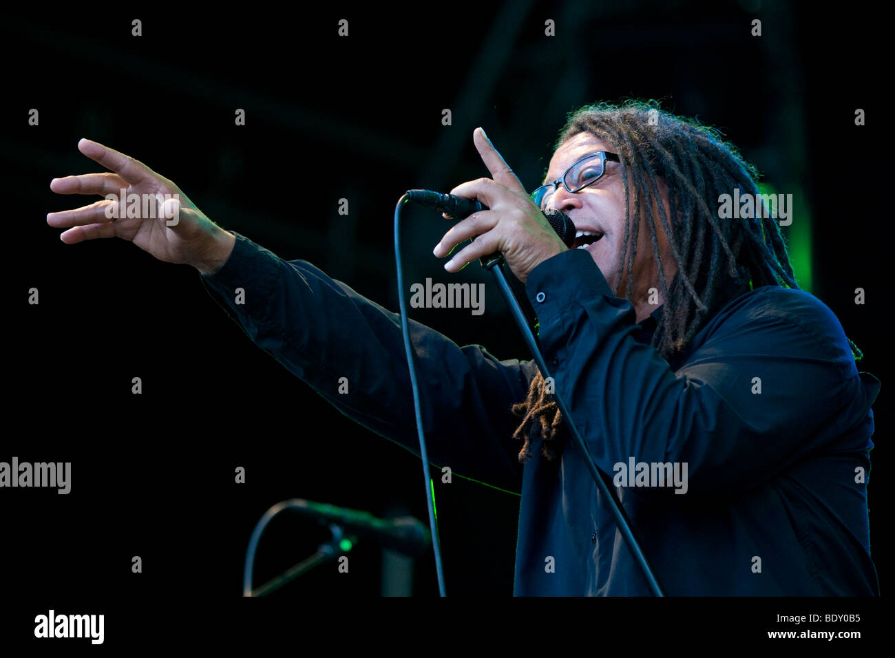 Singer Noel McCalla of the British band Manfred Mann's Earth Band live ...