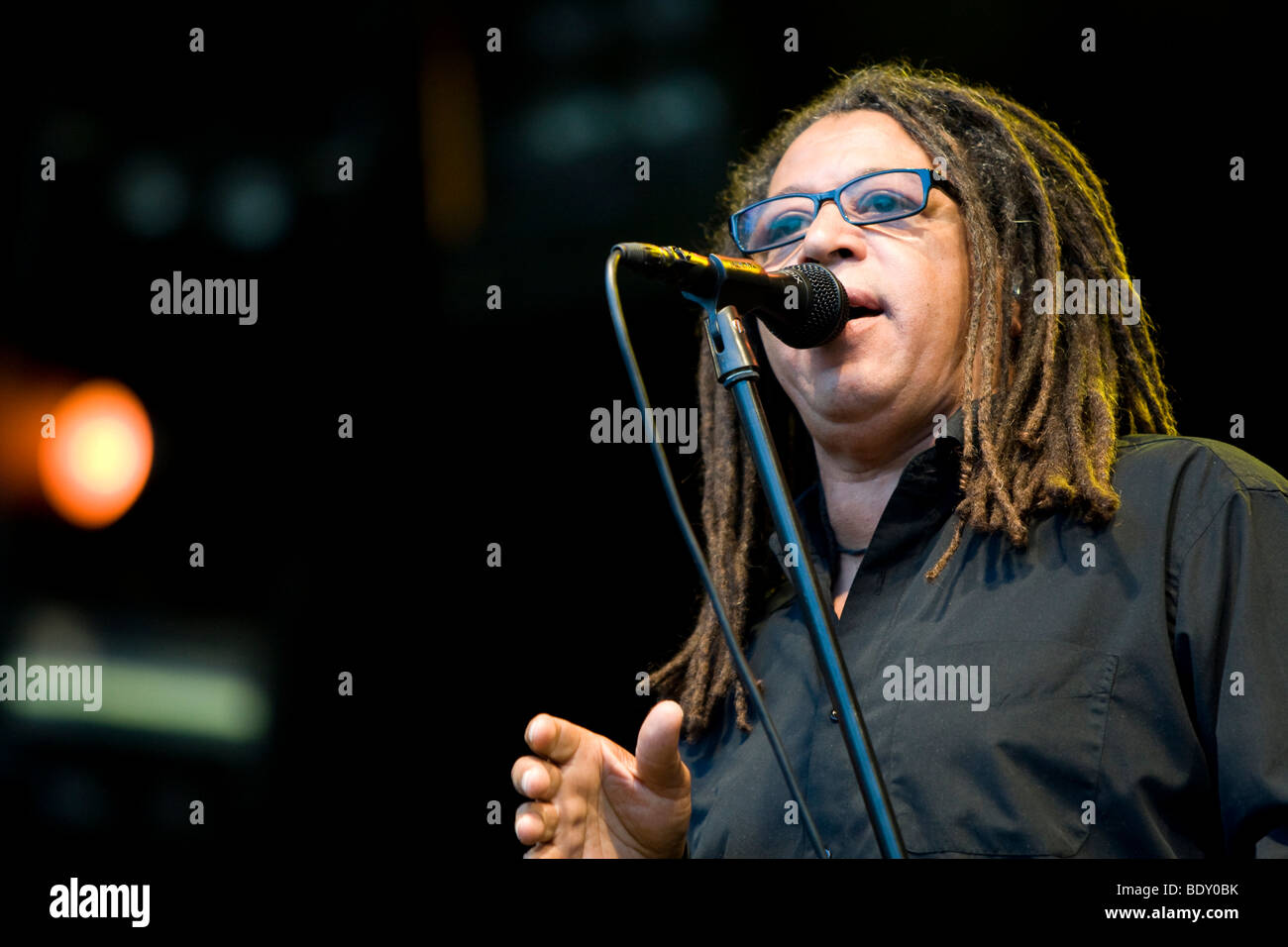 Singer Noel McCalla of the British band Manfred Mann's Earth Band live ...